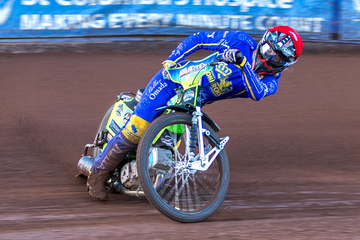 "Super Motivated" Kye Thomson back with the Edinburgh Monarchs for 2025 ...